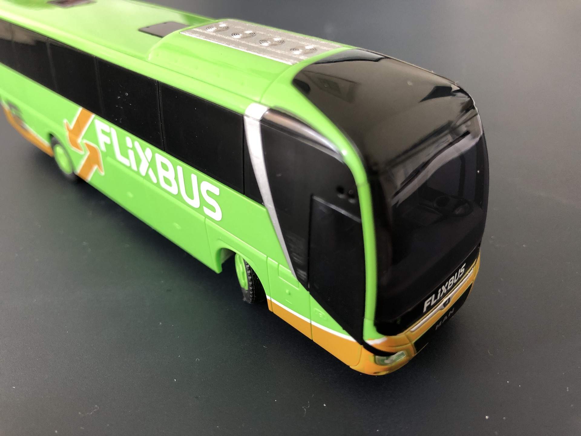 Ein Rietze Standmodell „FlixBus“ wird zum Car-System – Schellers ...